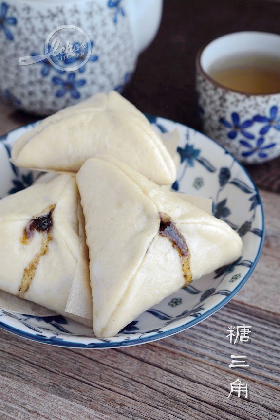 A taste of memories -- Echo's Kitchen: Sugary triangle buns 糖三角