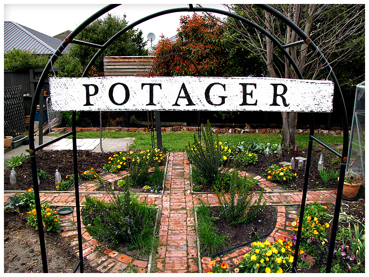 Camellia Rose: Vintage-look garden sign tutorial