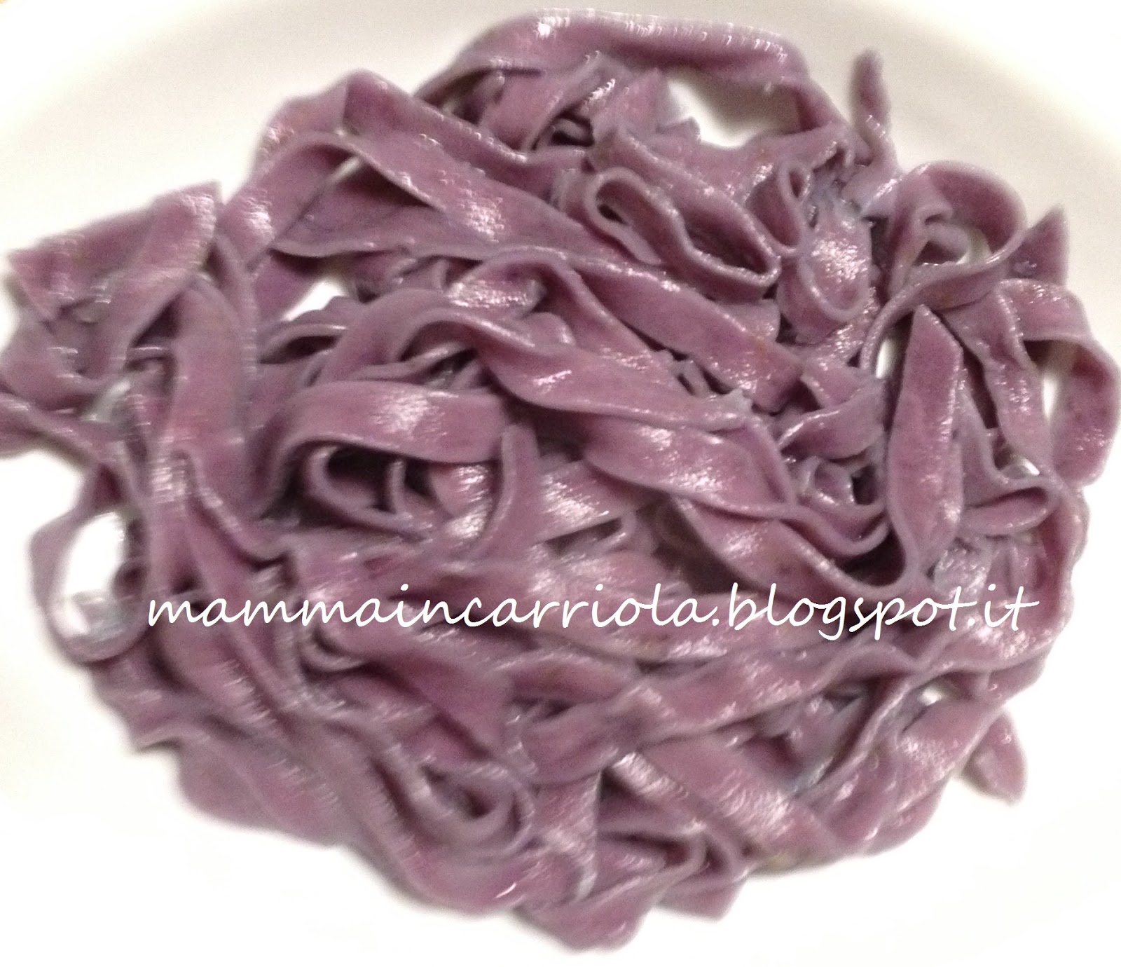Mamma in carri..ola!: Pasta fresca alle carote viola