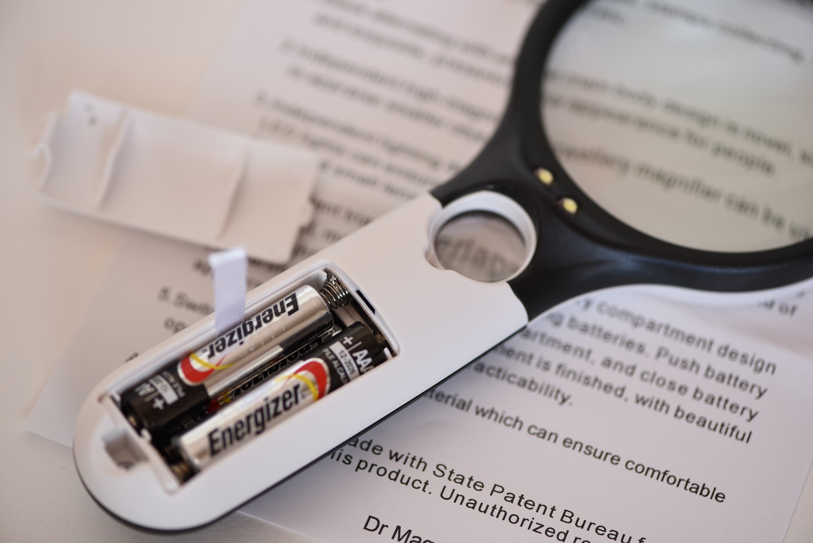 @onenac: With 3Led Hand Held Magnifier