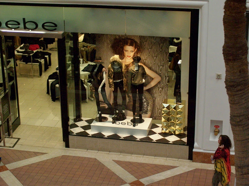 Mall Window Displays + Street Style @ the Mall - Run With Fashion