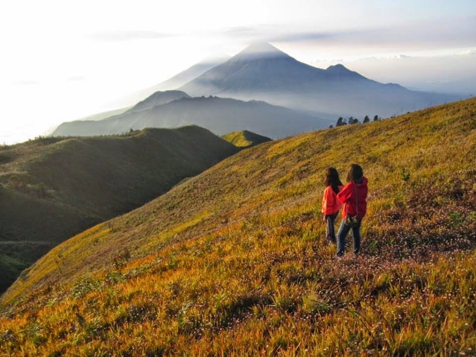 Indahnya 3 Gunung Andalan Di Dieng - PLH Indonesia