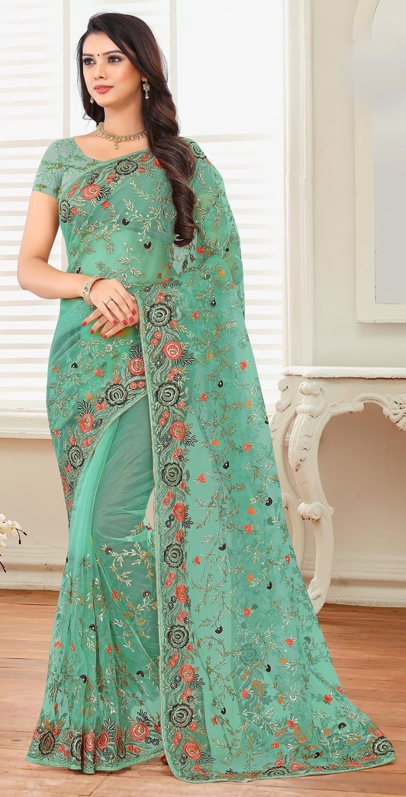 Indian Actresses and Models : Beautiful Models in Saree