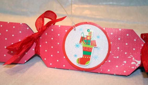 Focus on the Photos: Make your own Christmas Crackers this year