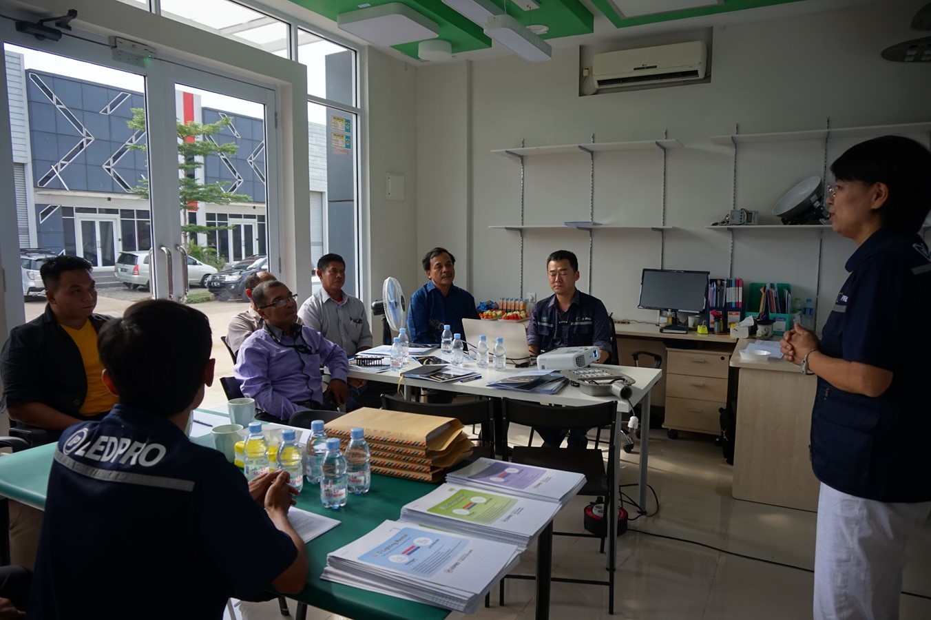 LIPUTANSATU.COM: Training Dan Jamuan Makan Malam untuk Dealer di Kantor ...