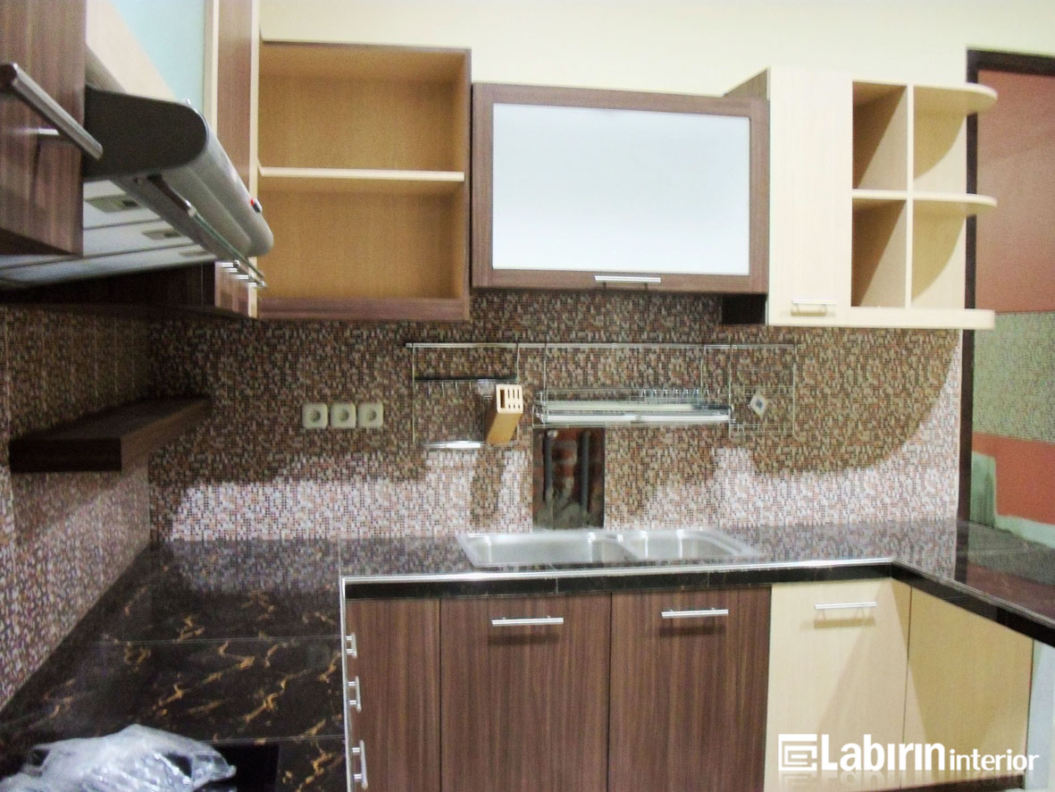 Kitchen Set Minimalis dengan bentuk L yang elegan ~ Kitchen Set Malang ...