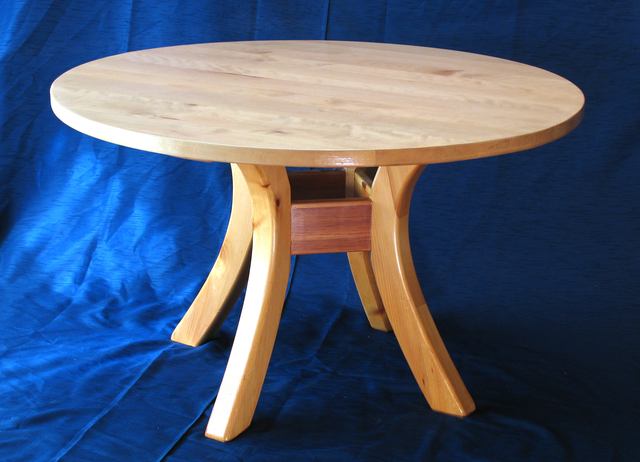 Ah! E se falando em madeira...: projeto Mathias Wandel - table/round_dining
