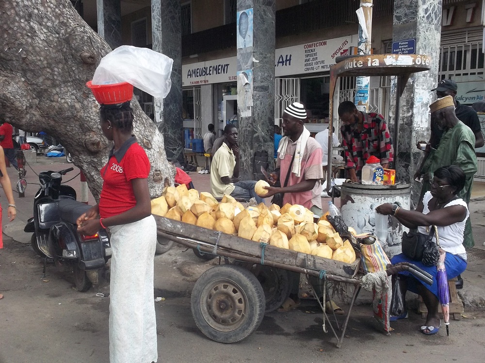 Julie au Sénégal: Dakar : Le marché artisanal de Soumbedioune et un ...