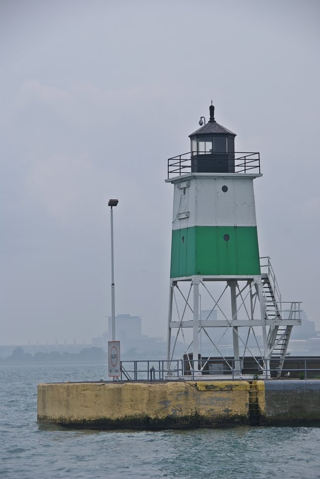 Neal's Lighthouse Blog: Chicago Harbour South East Guidewall Lighthouse ...