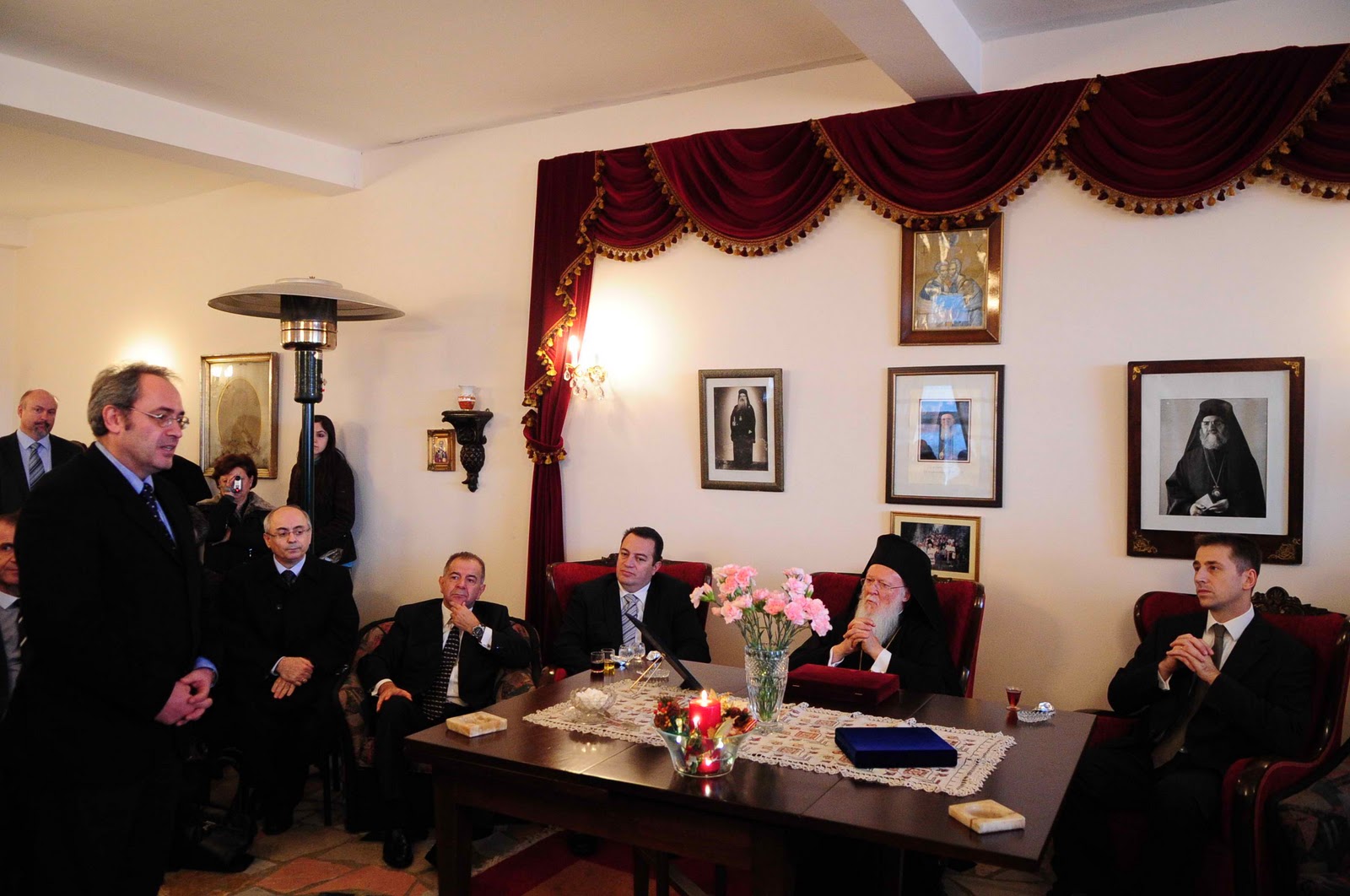 ΦΩΣ ΦΑΝΑΡΙΟΥ: ΧΑΡΙΣΤΗΡΙΟΣ ΤΟΜΟΣ ΣΤΟΝ ΠΑΤΡΙΑΡΧΗ ΑΠΟ ΤΟ ΑΡΙΣΤΟΤΕΛΕΙΟ ...