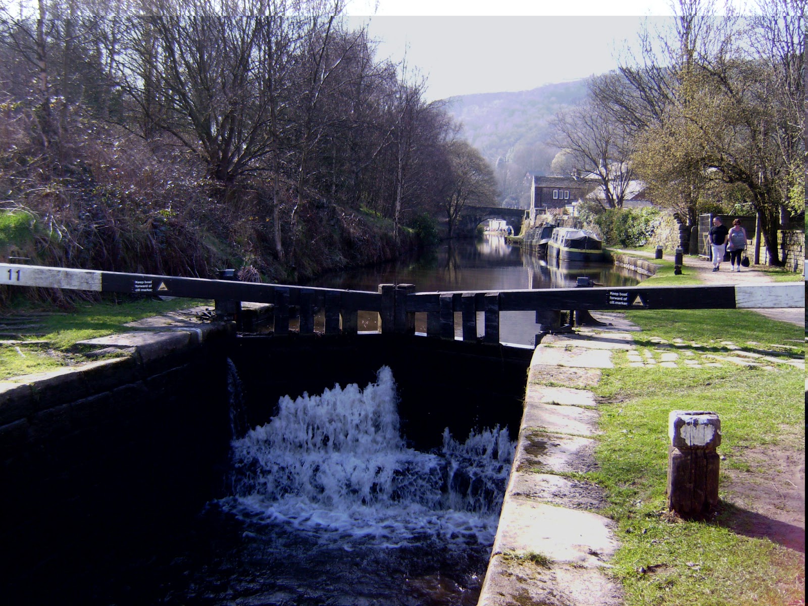 Martys` walks: Hebden Bridge to Stoodley Pike - 5 miles. Winja Walk.