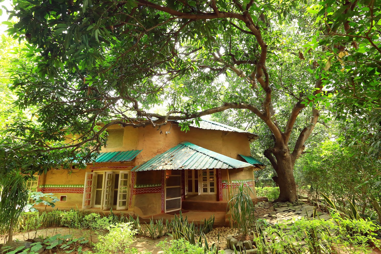 Dalmanchal resort is nestled in the unspoiled sylvan setting of Nature