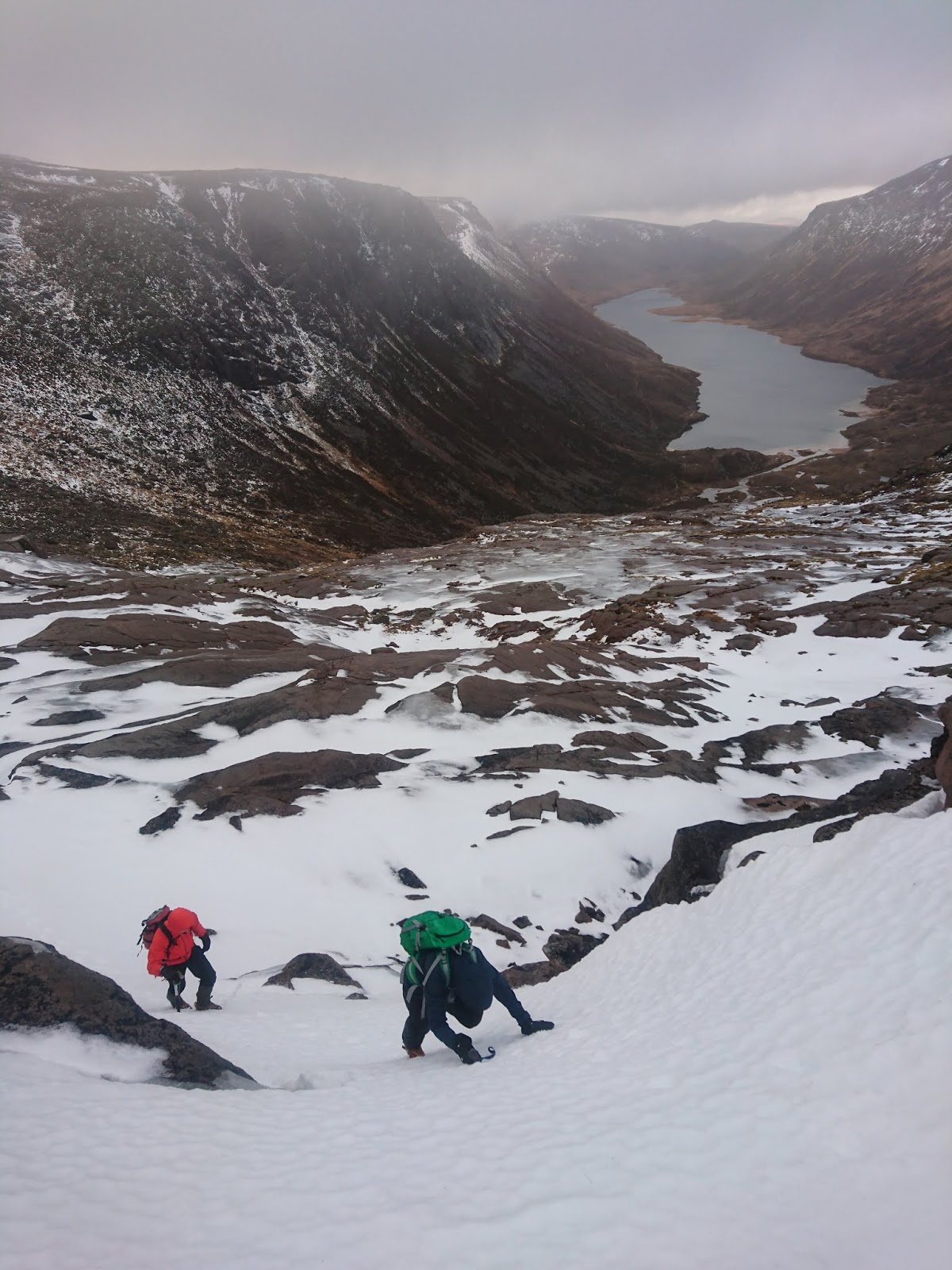 TARMACHAN MOUNTAINEERING: STEEP GROUND, SNOW SHELTERS & SOLITUDE