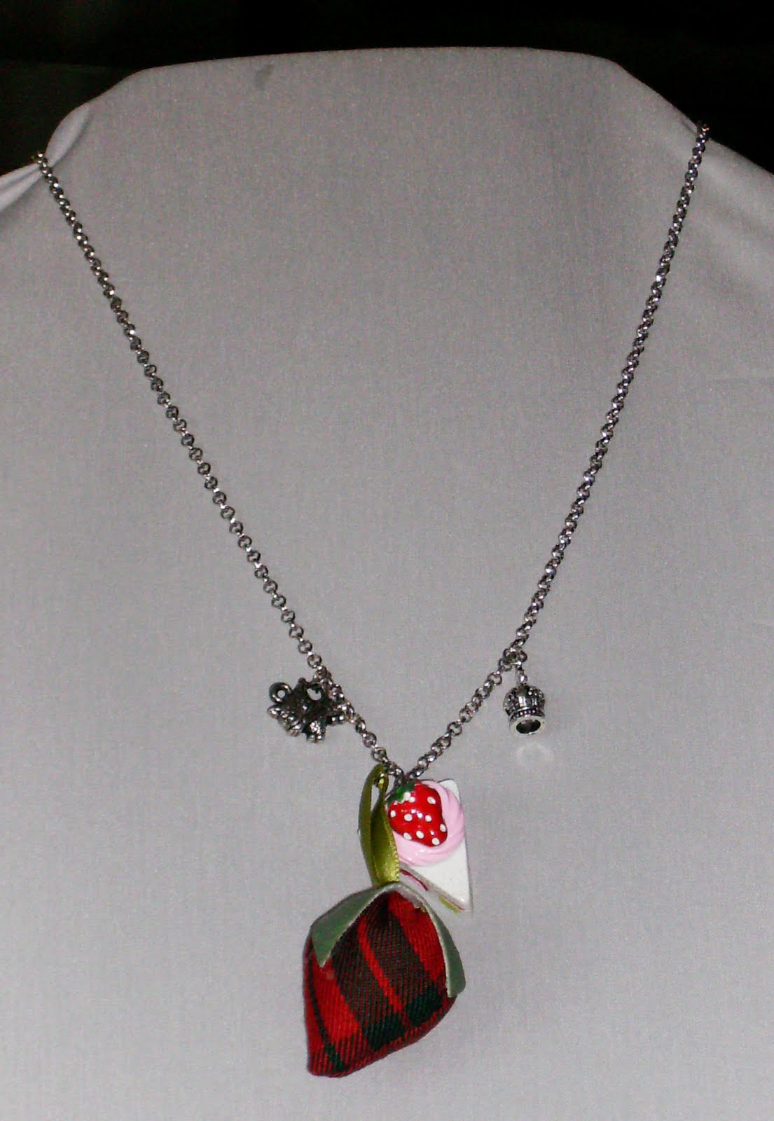 Expressões Criativas: Colares com pendentes diversos