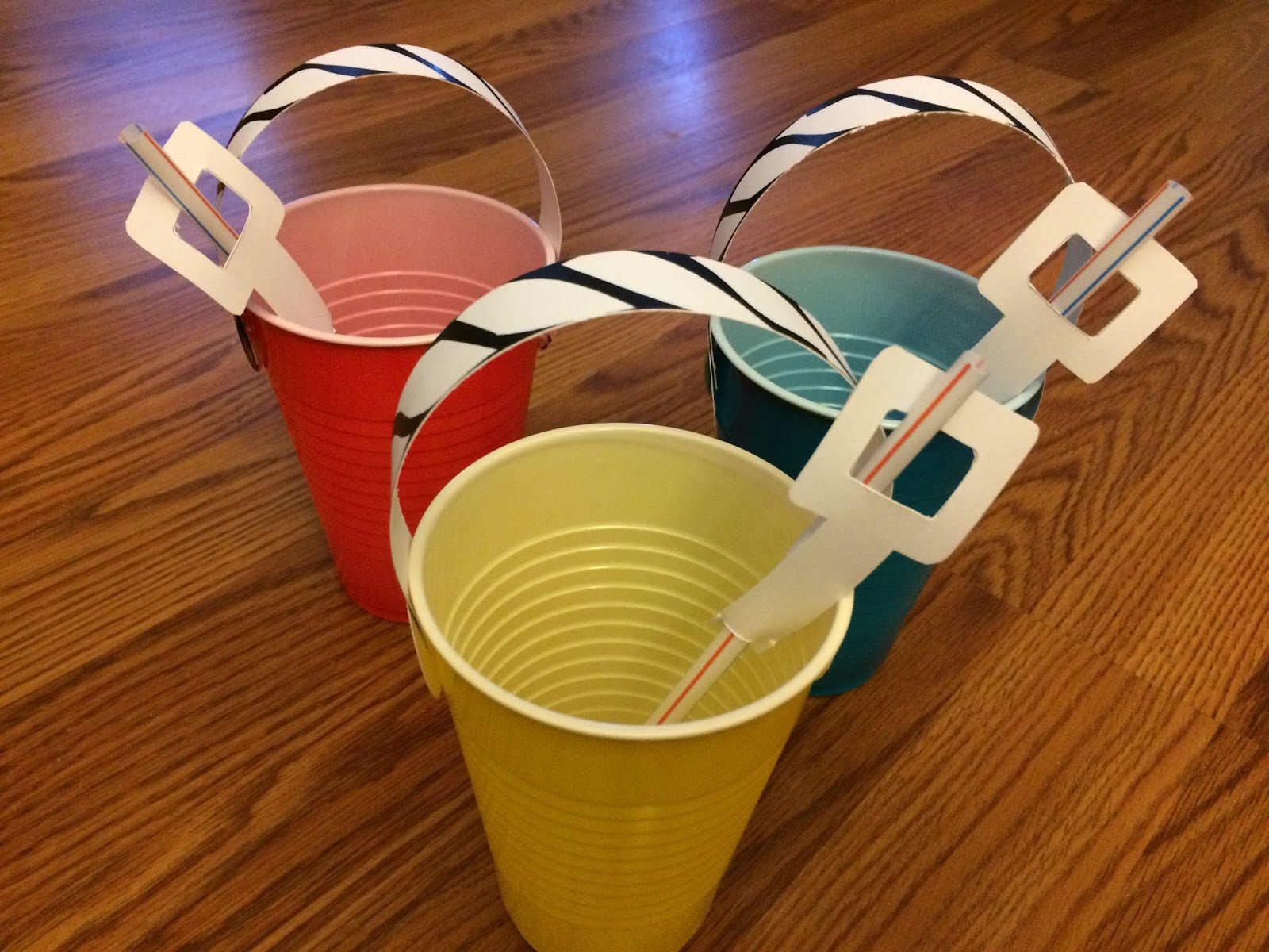 DIY Party Mom: DIY Sand Pail Beach Party Cups