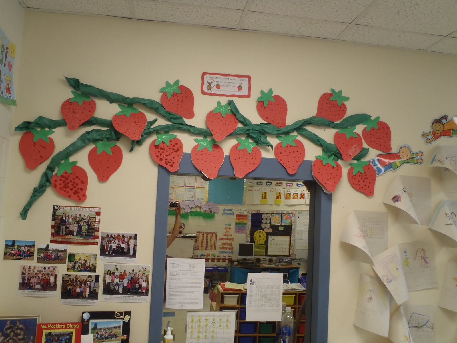 Little Miss Glamour Goes To Kindergarten: strawberry day.