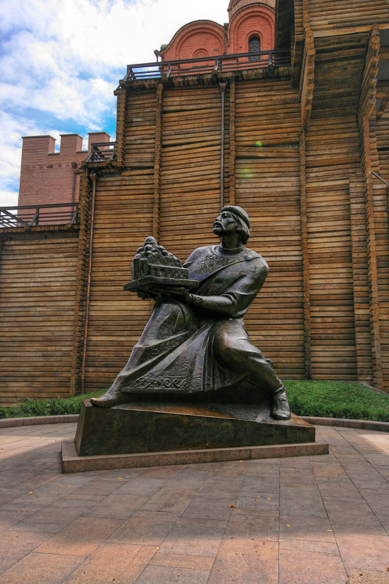 Roads Less Traveled Photography: Statue of Yaroslav the Wise