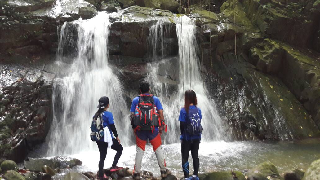 Rosie's Journey: DOROU WATERFALL KG PULUTAN MENGGATAL