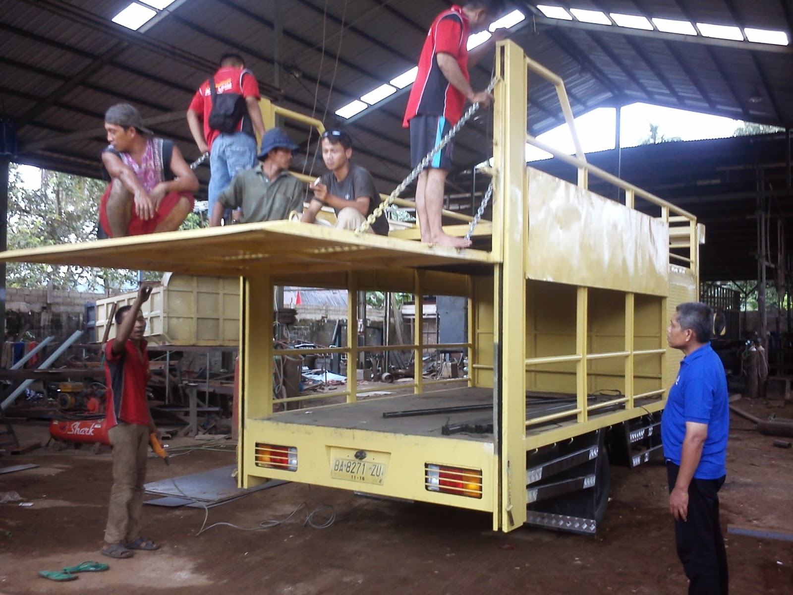 CV.KARYA UTAMA: MOBIL TRANSPORT MOTOR (BY LIFT SYSTEM.FULL HYDRAULIC ...