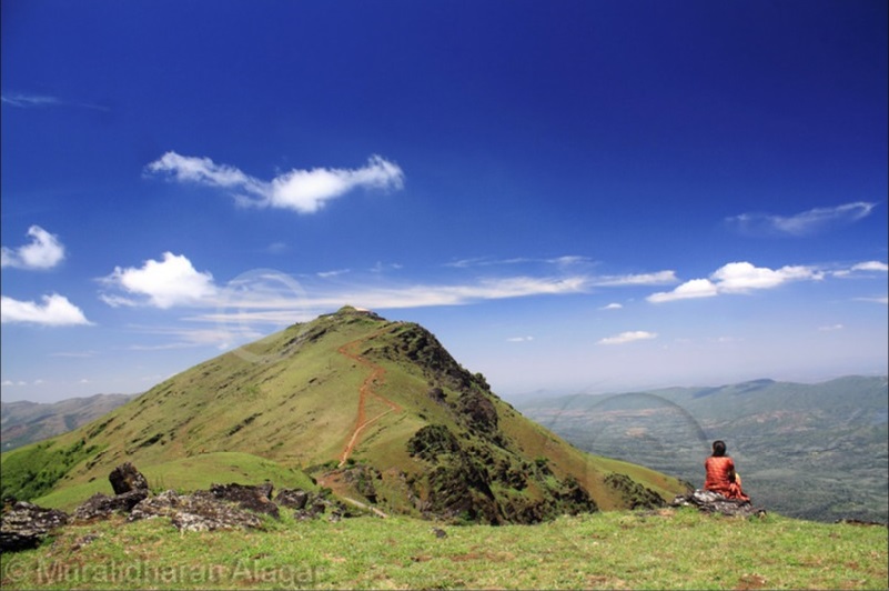 Travel the World: A trek to the highest peak of Karnataka – Mullayangiri