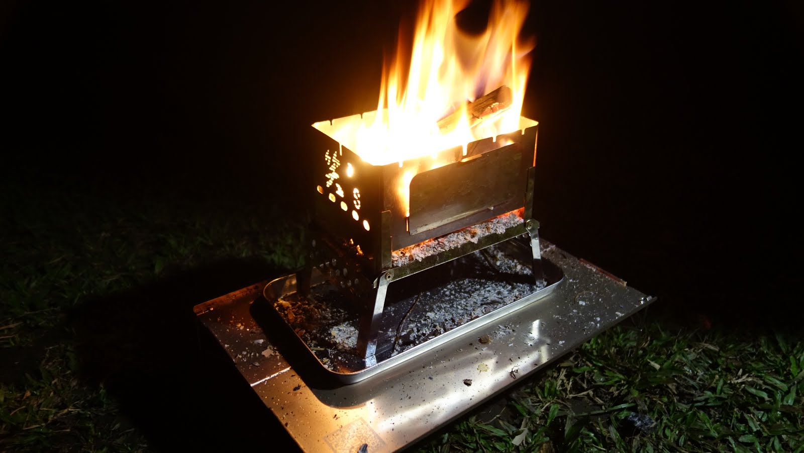 Outdoor Gadgets: 笑's Sho's Compact TAKIBI Grill 【B-6 boy】