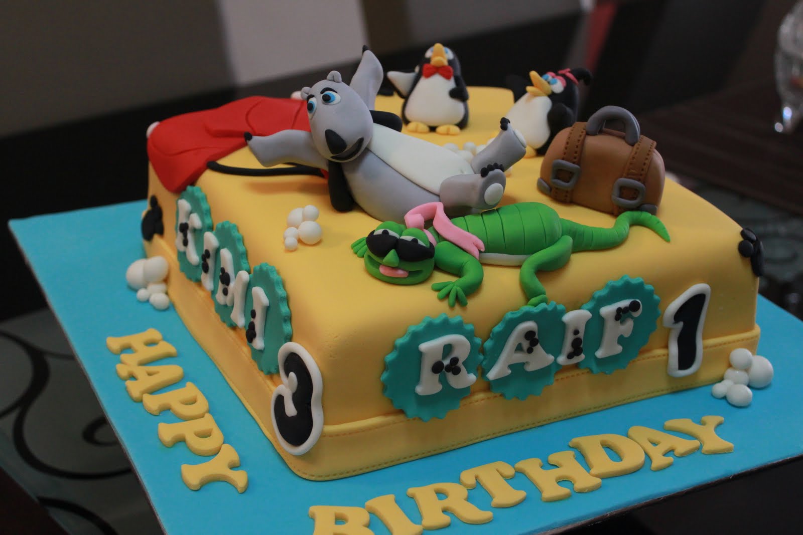 CoMeLiCiOuS: Backkom Cake