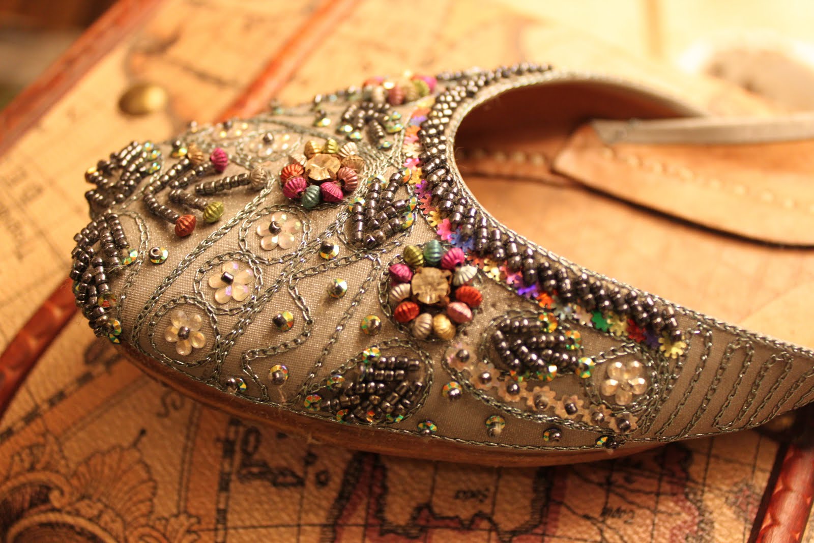Leigh Garcia Hortaleza: Middle Eastern shoes(Khussa)