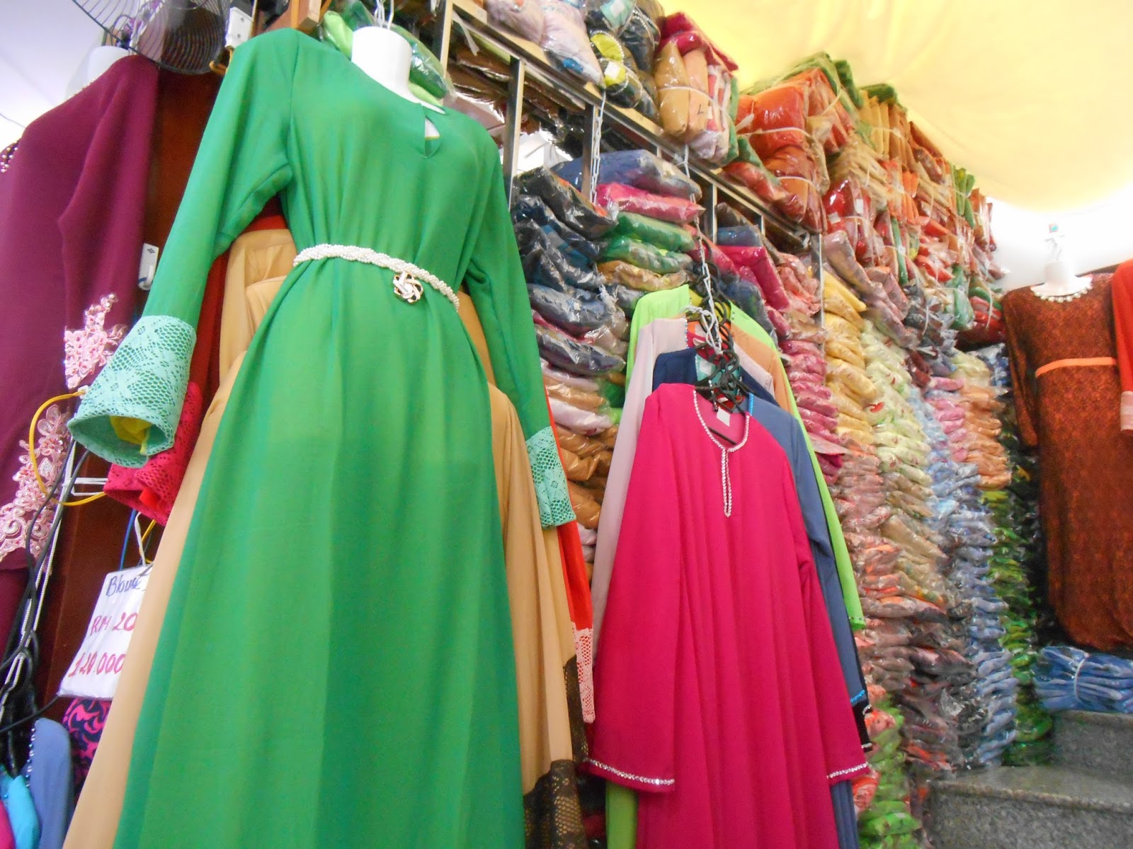 Kedai kain dan baju sekitar Ho Chi Minh