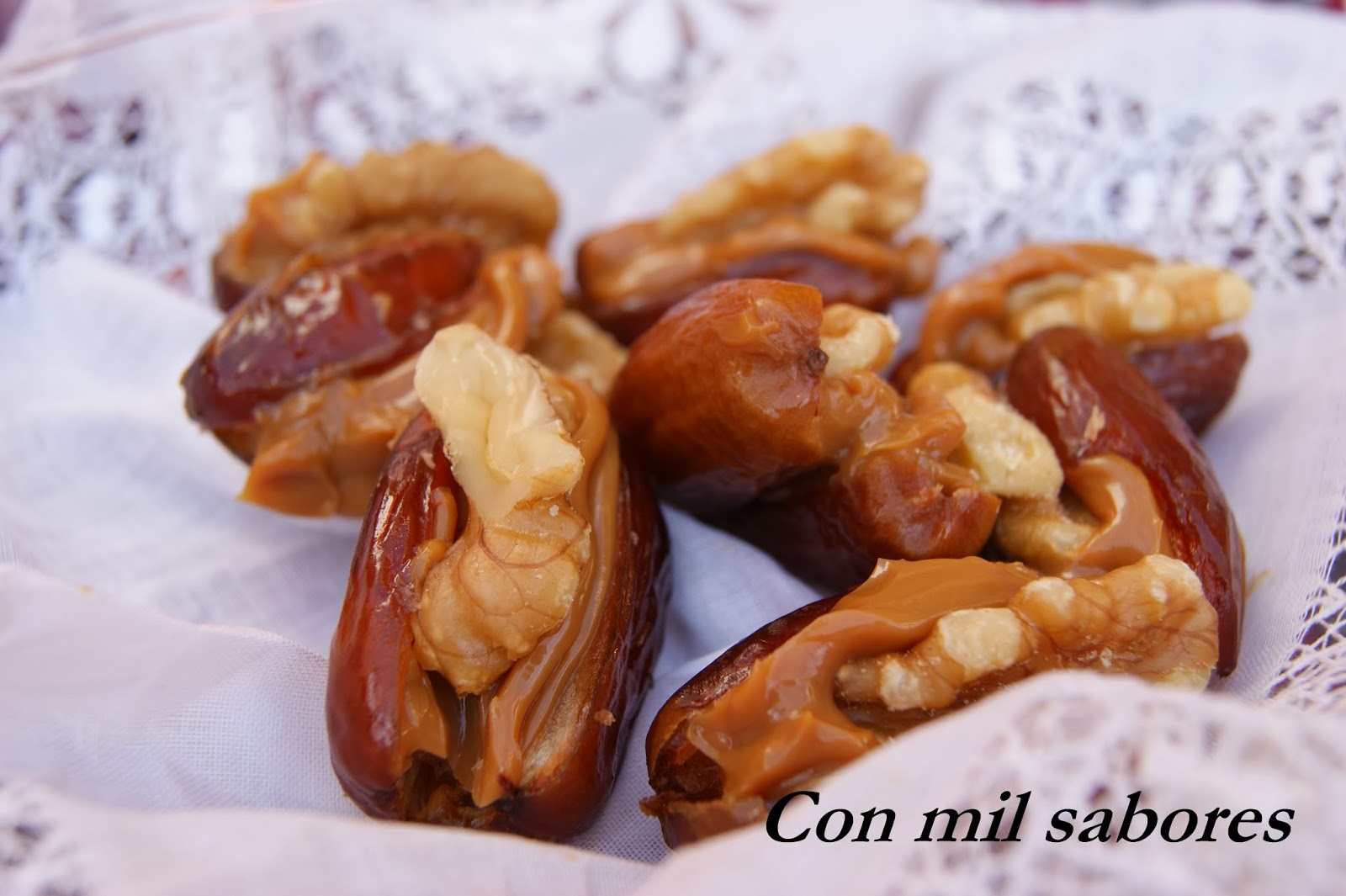Con mil sabores: DÁTILES CON DULCE DE LECHE Y NUECES