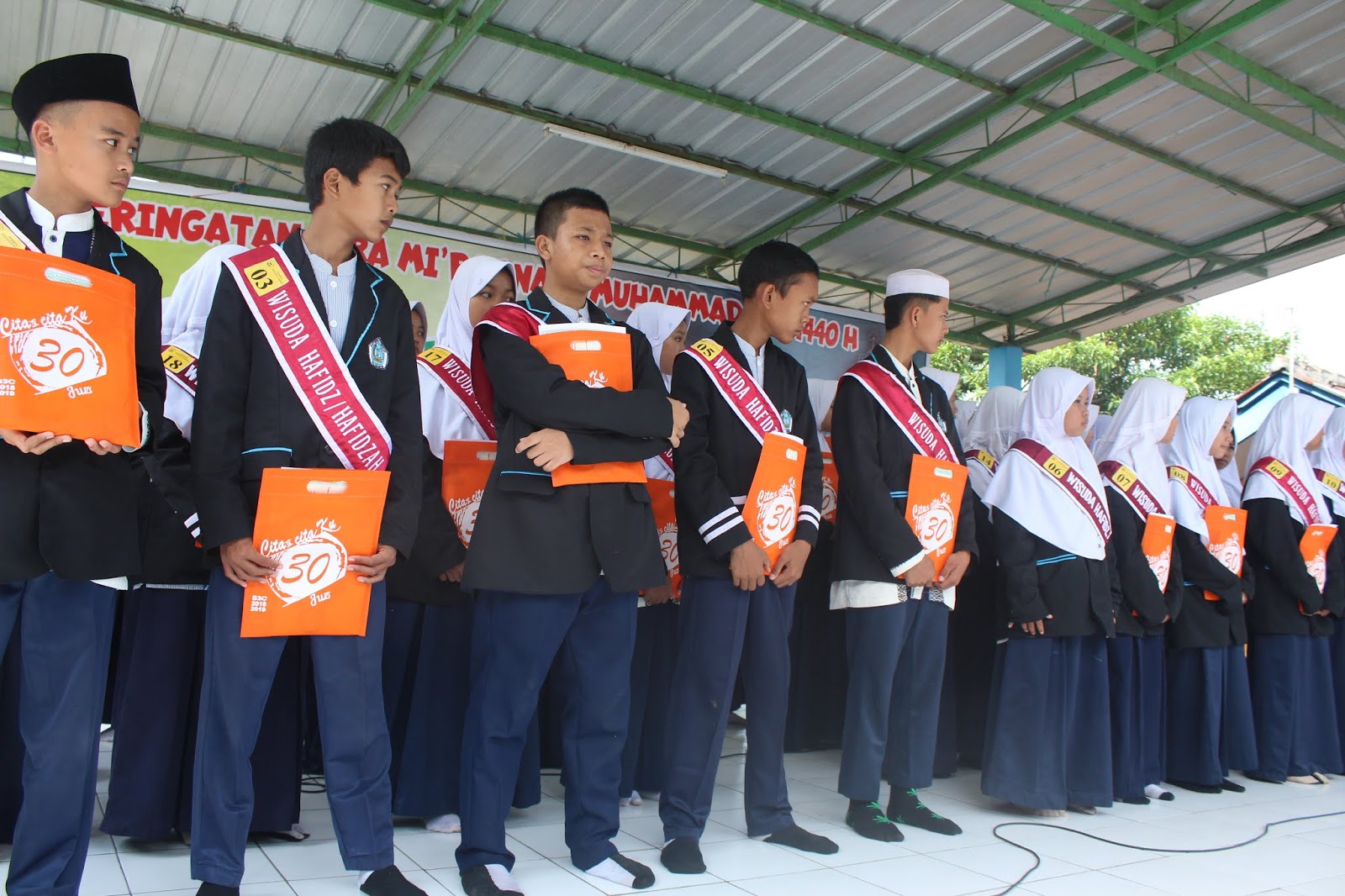 Aku Mulia dengan Al-Qur'an - DAFTAR - STIBA Ar Raayah