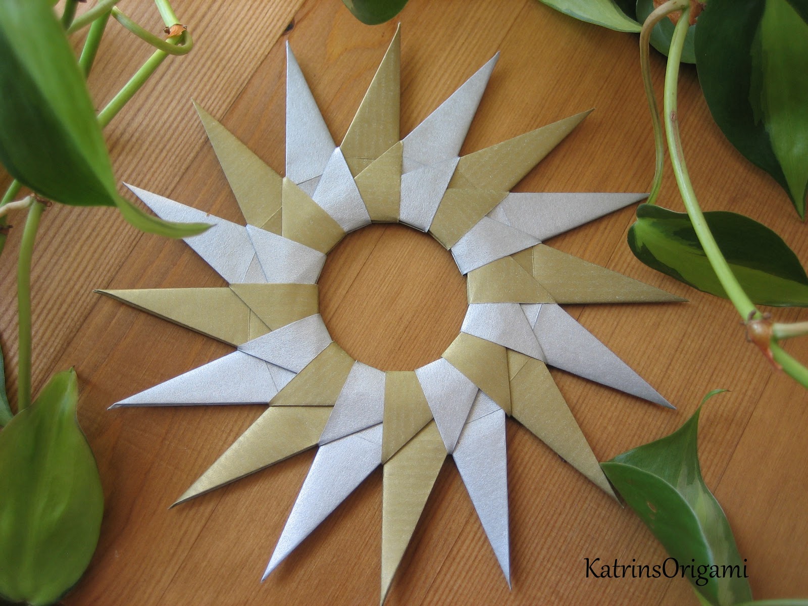 Origami die Kunst des Papierfaltens: 16point Star Mandala