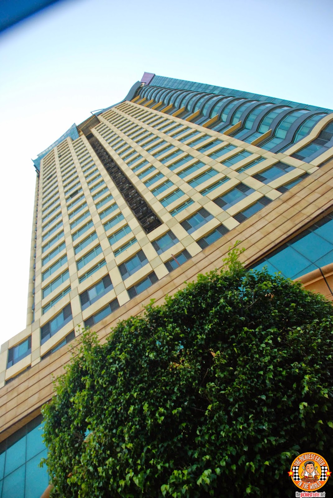 THE PICKIEST EATER IN THE WORLD: VIVERE HOTEL: STANDING TALL IN ALABANG