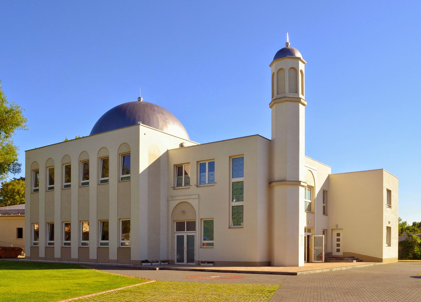 AHMADIYYA MOSQUE: Khadija Mosque - Heinersdorf, Berlin, Germany