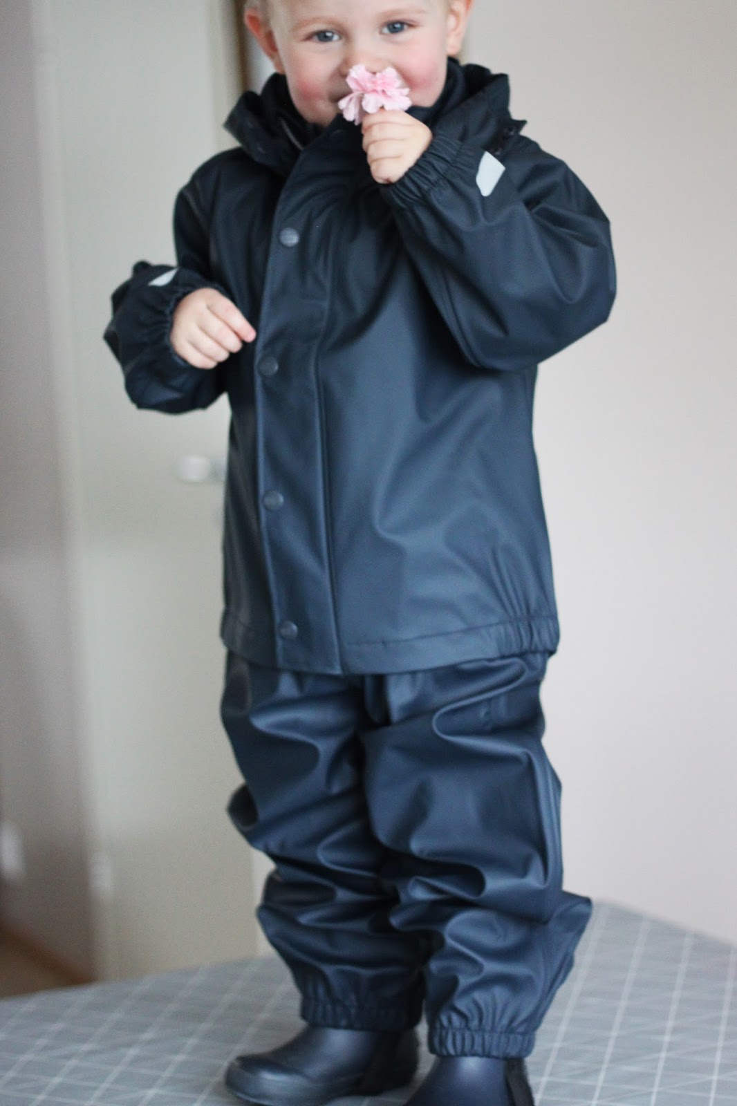 Amalian Helmiä: Sadevaatteet