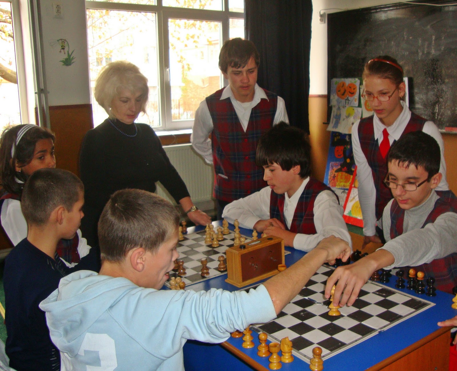 Fashion for kids Botosani: Lecţii despre şah, la Şcoala nr. 8 Botoşani