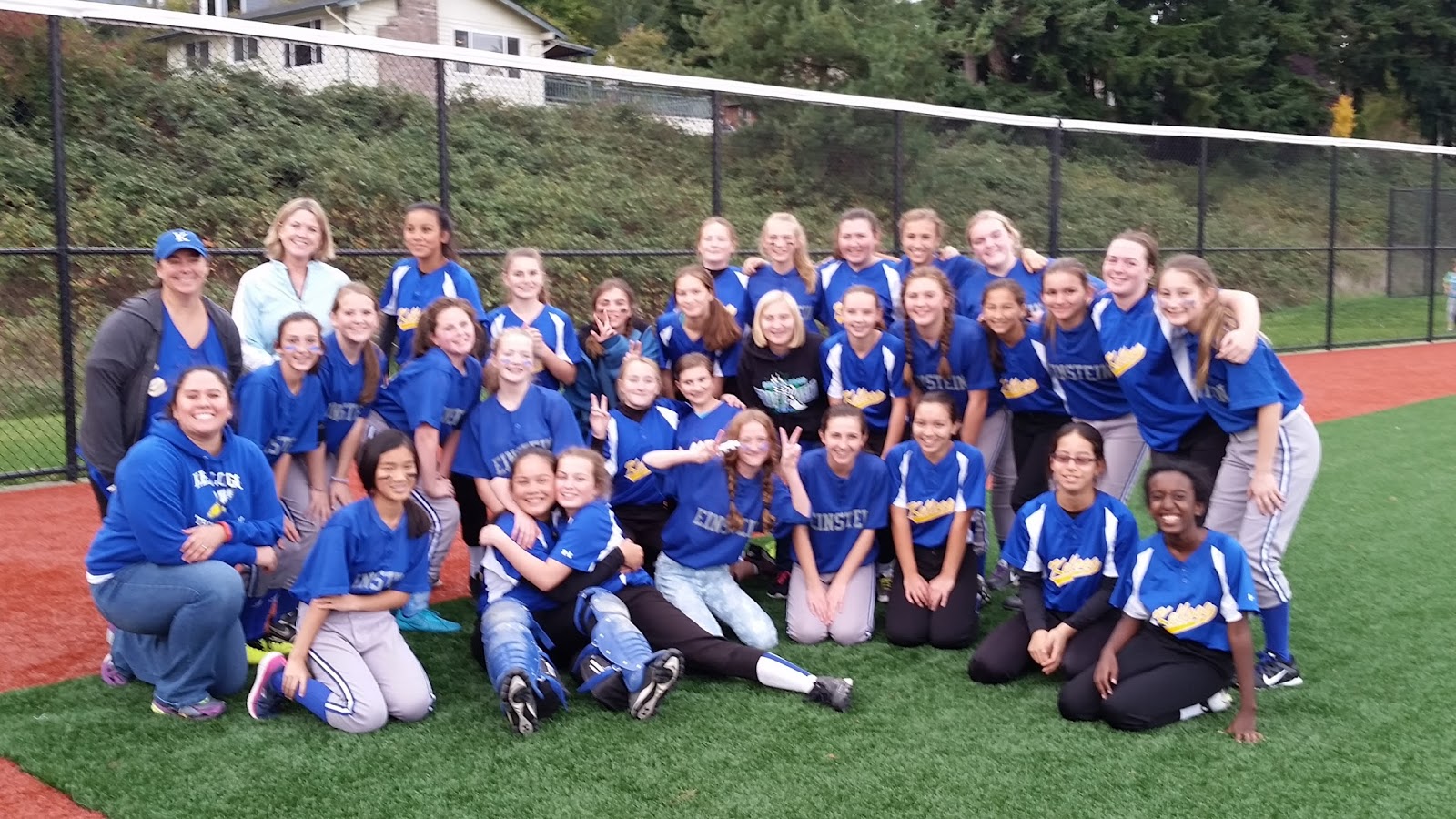 Shoreline Area News: Einstein - Kellogg softball game ends in tie