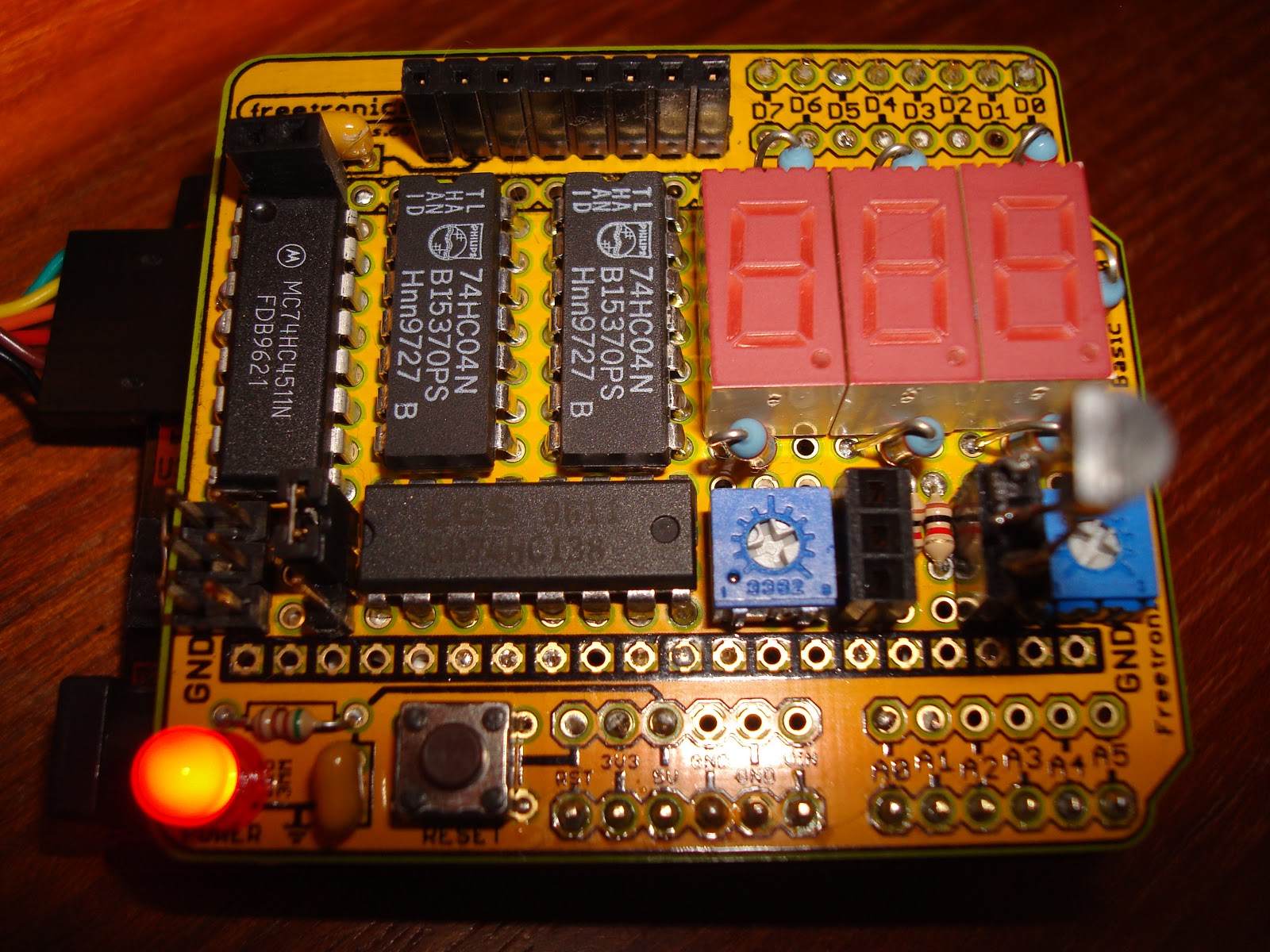 Tech with Dave: Indoor/Outdoor Thermometer Shield for Arduino