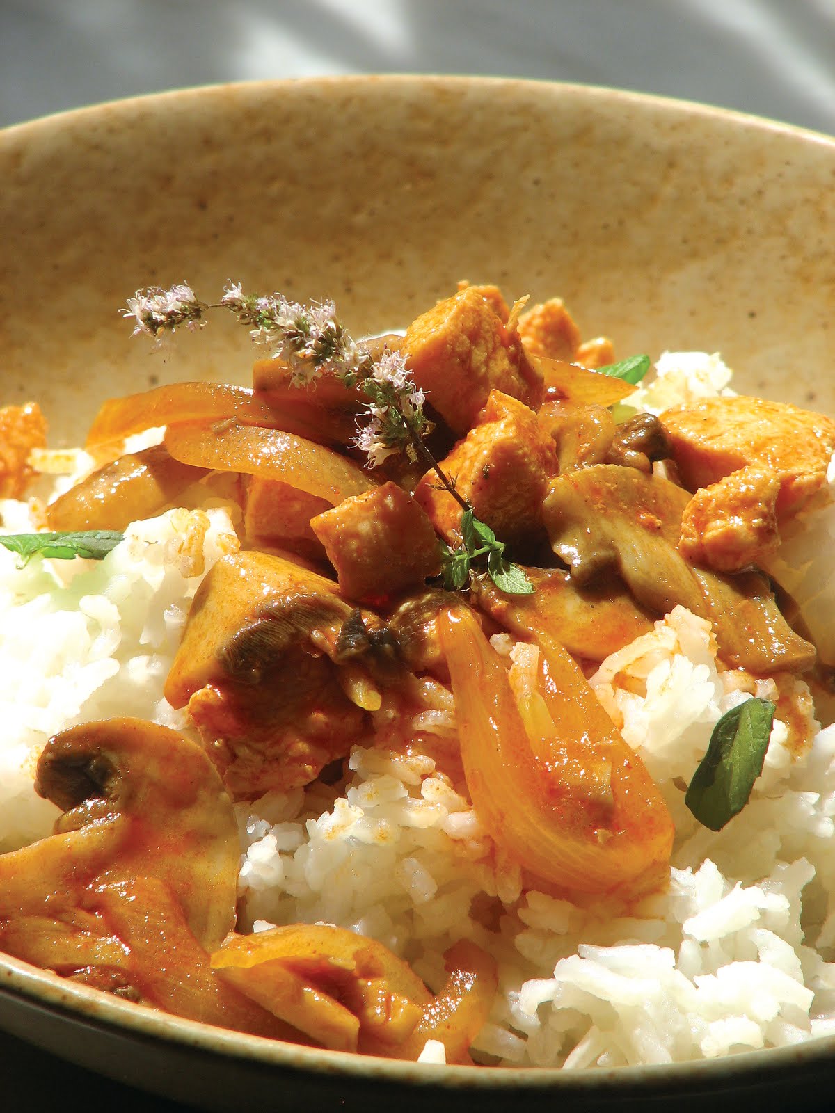 Culinaricum: Csirkepörkölt gombás lecsóval