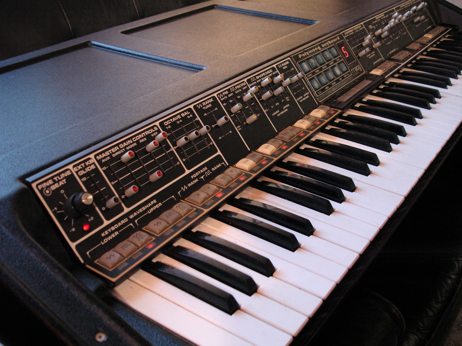 MATRIXSYNTH: Moog Polymoog Synthesiser / Keyboard 203A Analogue Synth ...