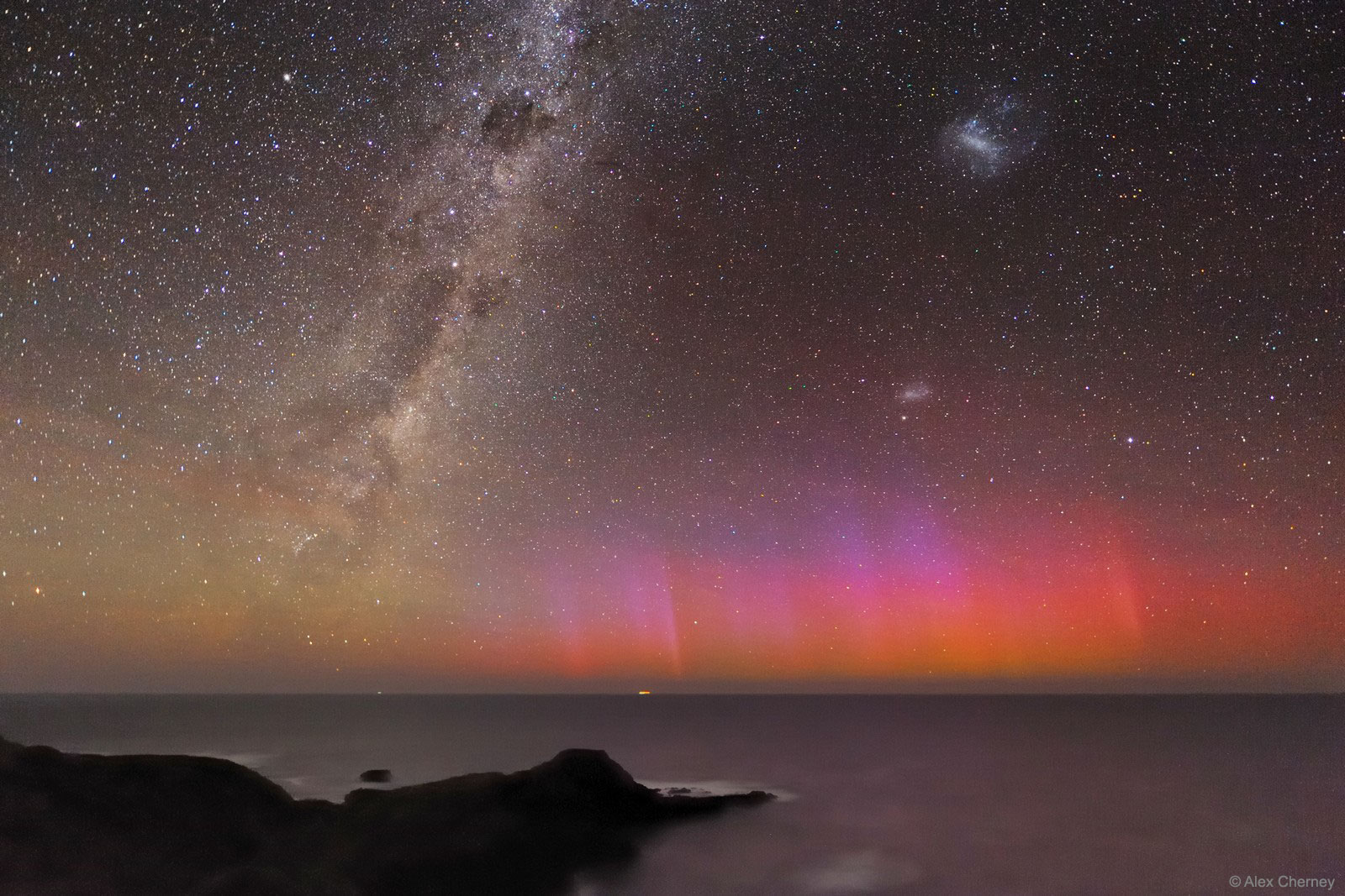 esplaobs: RED AURORA OVER AUSTRALIA Image Credit & Copyright: Alex ...