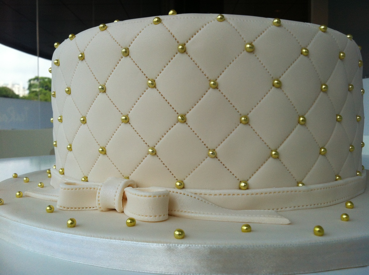 TeaRoom by Bel Jee: A Golden Wedding Cake