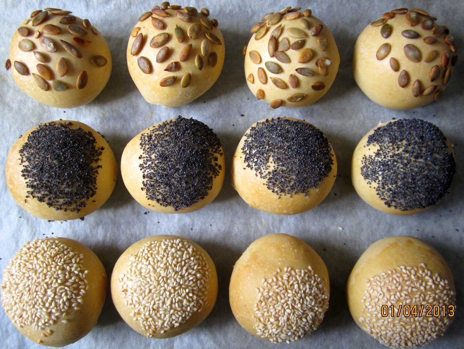 Brot & Bread: WEIZENBRÖTCHEN - GERMAN EVERYDAY ROLLS