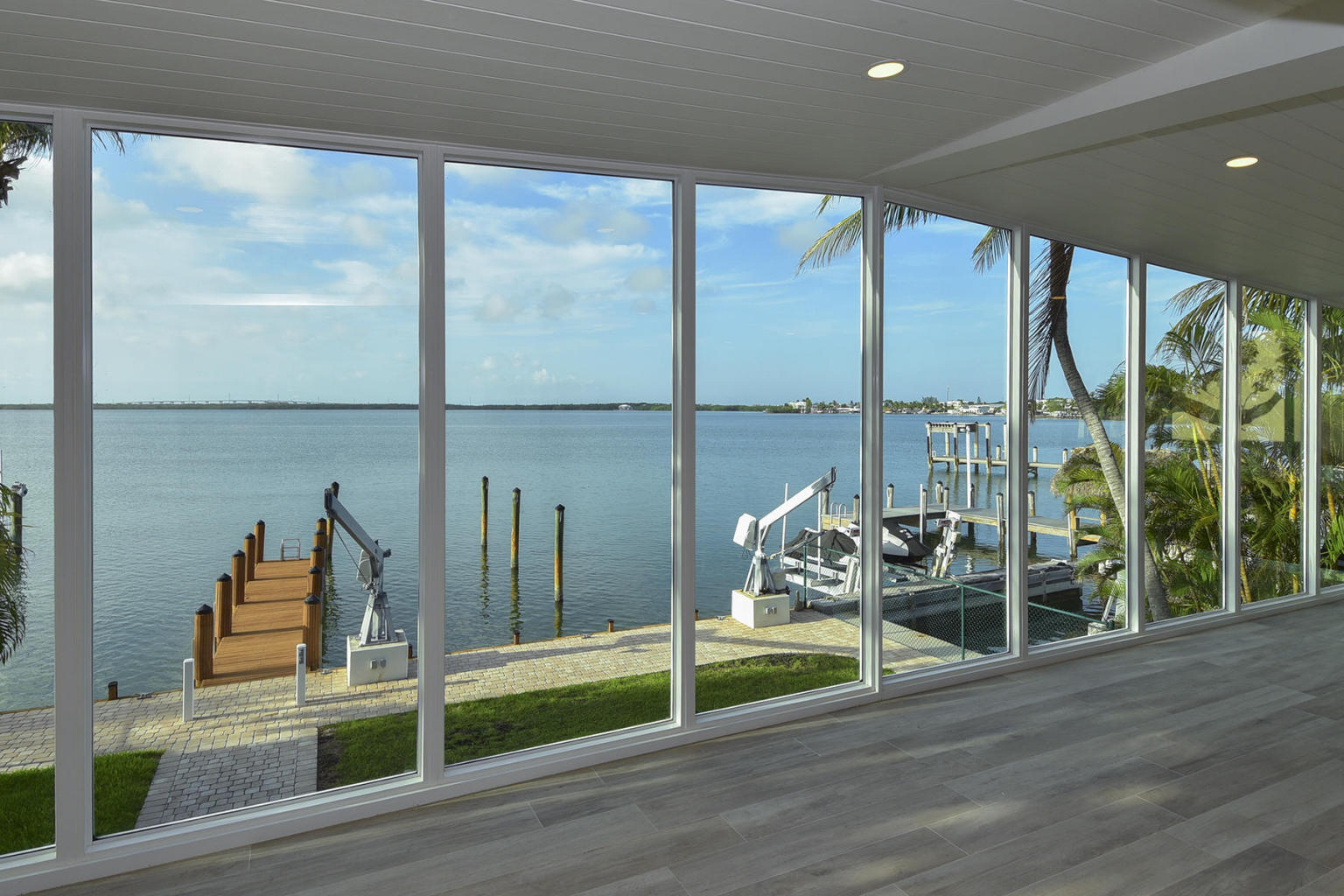 Real Estate in the Florida Keys: Open water view with dock CBS 1,8 Million