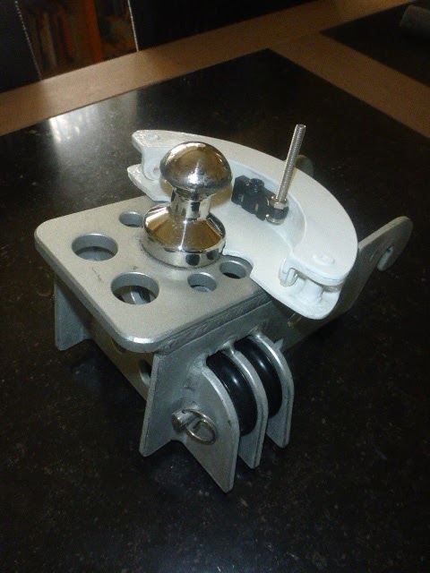 F32R(s;-) Thriller: Rotating mast sensor