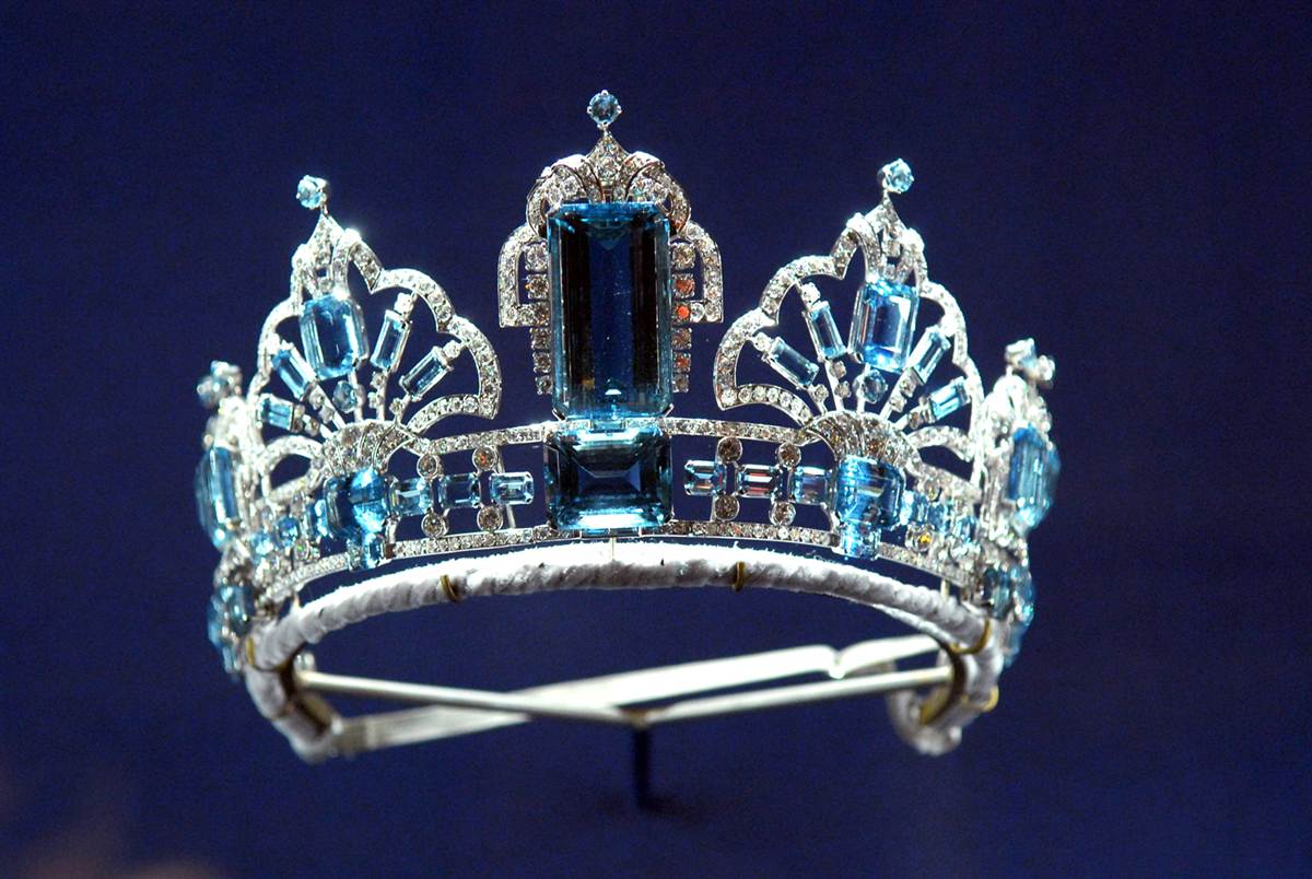 Noble y Real: Apéndice: tiaras de reina (o las Tiaras de la Reina)