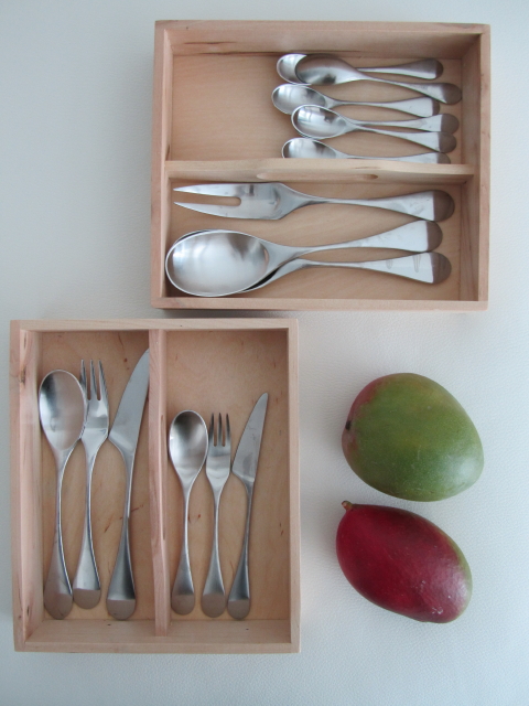 MATERIAN TAJU: Mango on (harjattua) terästä