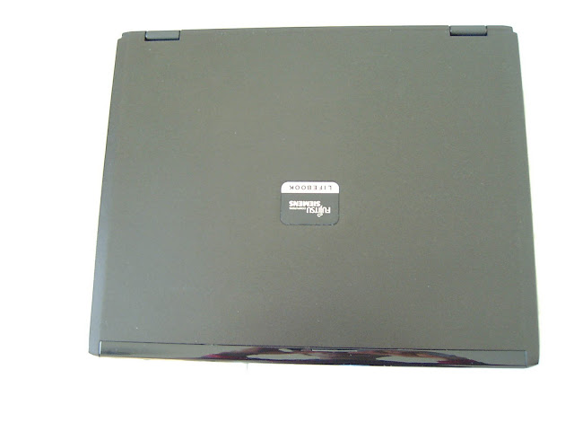anti-widescreen: Business notebook Fujitsu Siemens Lifebook S7110