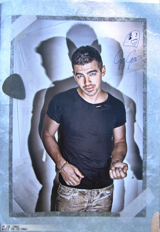 DIA DIA CON LOS JONAS: Entrevista a Joe Jonas en Trinity Star Magazine