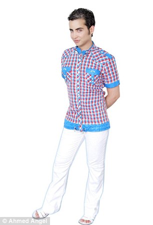 HakikaBlog Crew Welcomes You: #WowTinz:Is this man handsome or beautiful?