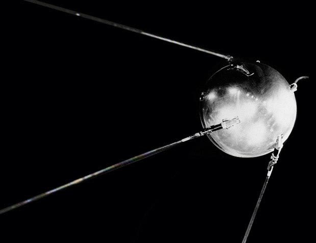 SIGLO XXI: -SPUTNIK 1-PRIMER SATELITE ARTIFICIAL DE LA TIERRA-